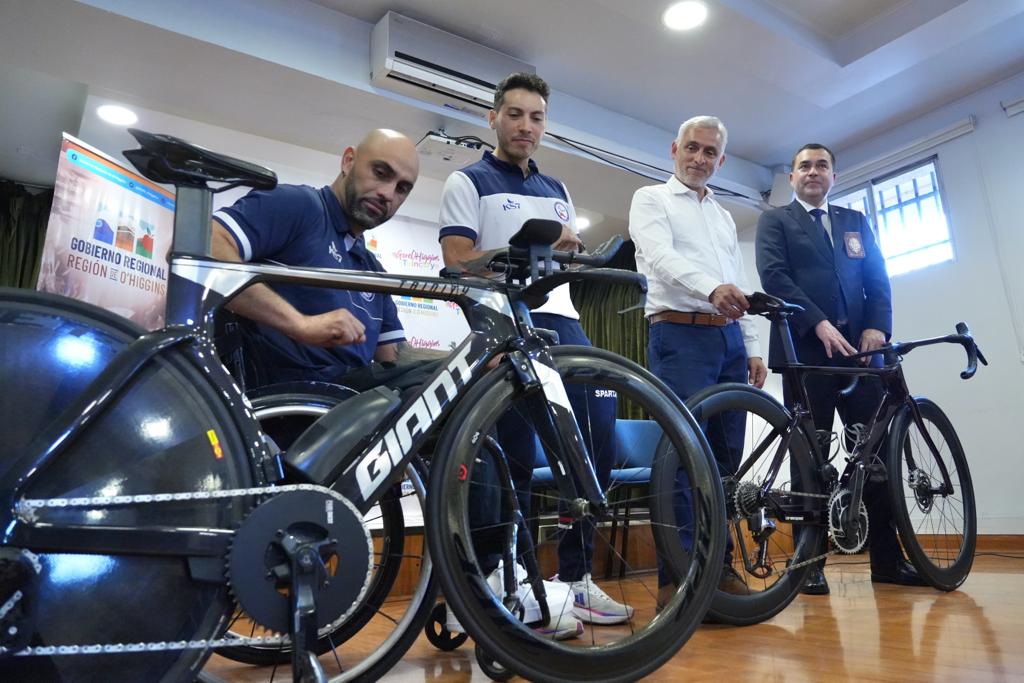 GOBERNADOR REGIONAL Y COPACHI ENTREGAN BICICLETAS DE COMPETENCIA A ...